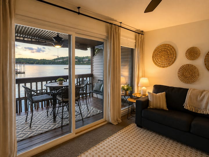 Waterfront Deck • Steps To Lake • Pool • King Bed - Sunrise Beach, MO