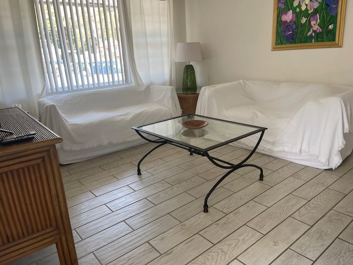 Budget, Nice, 2 Bedrooms Apt. Small Pet Ok! - Vero Beach, FL