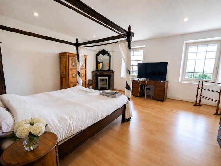 Grande Chambre Avec Salle De Bain - Nyon