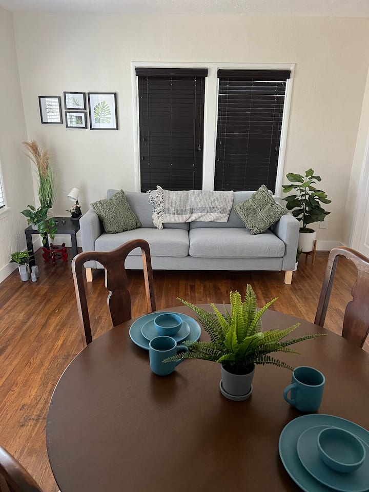 One Beautiful Private Bedroom In Sacramento - Sacramento, CA