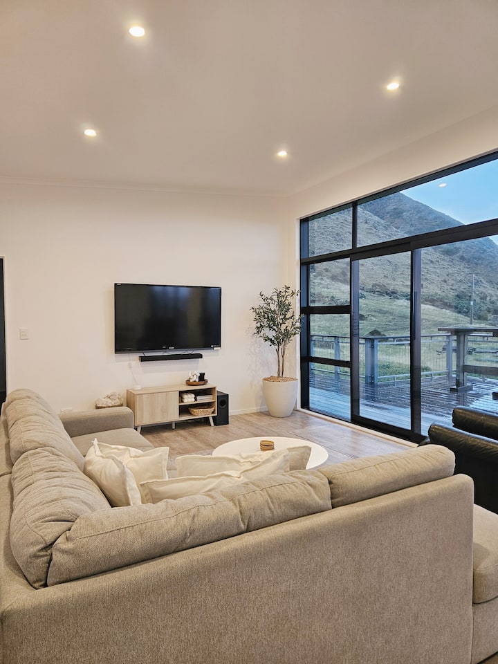 Relaxing Coastal Get-away At Cape Palliser - New Zealand