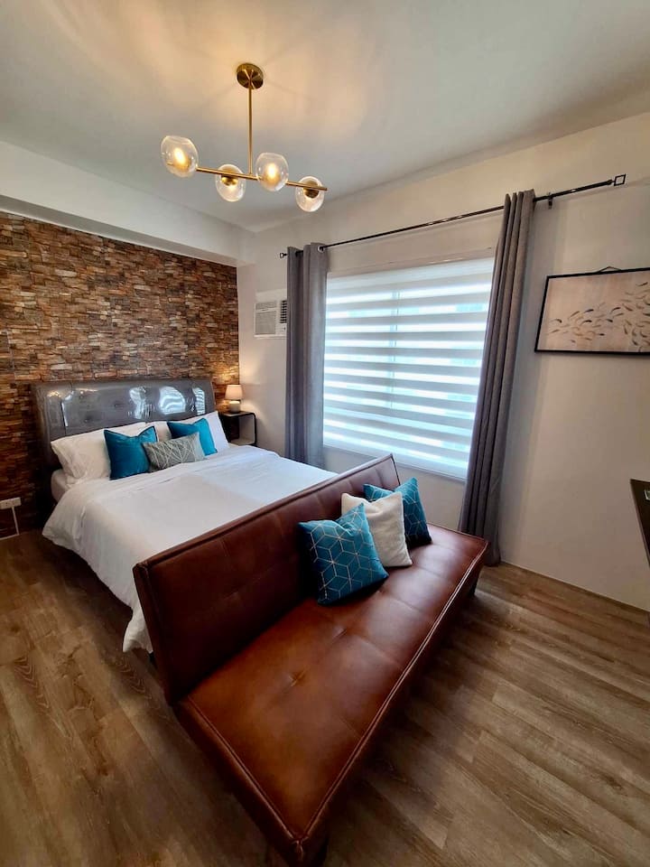 Condo Ideal For Group Of 4 @Mesavirre Lacson St. - Bacolod