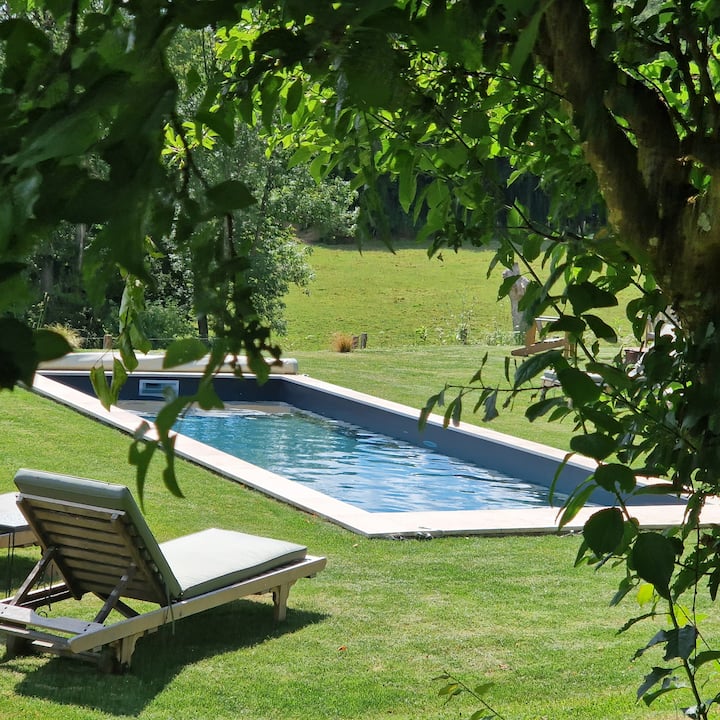 Charmante Maison De Campagne Avec Piscine - France