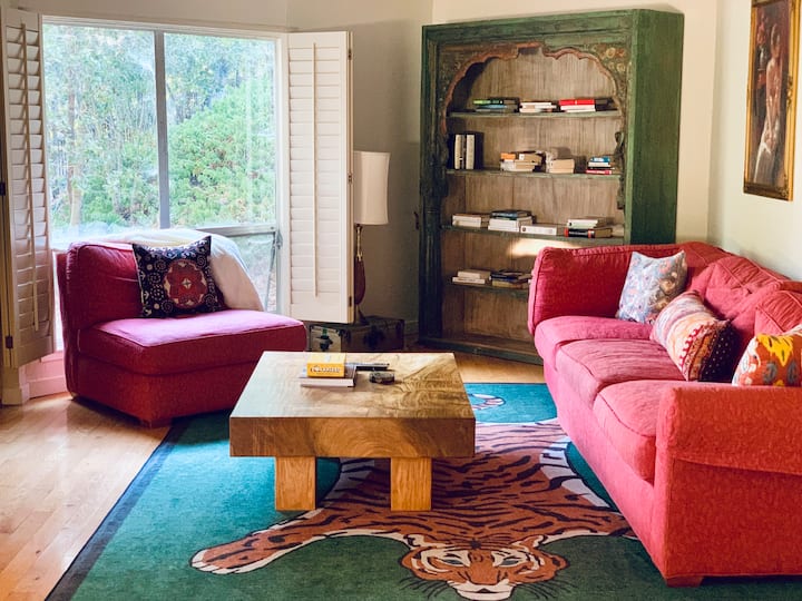 Bed, Breakfast, And Books — A Writer’s Den - 丹維爾