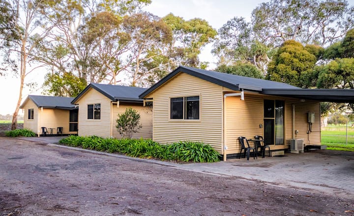 2 Bedroom Cabin - Sleeps 4 People - Penola