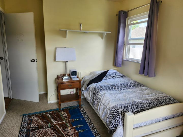 Cheerful One Bedroom Available. - Winchester, VA