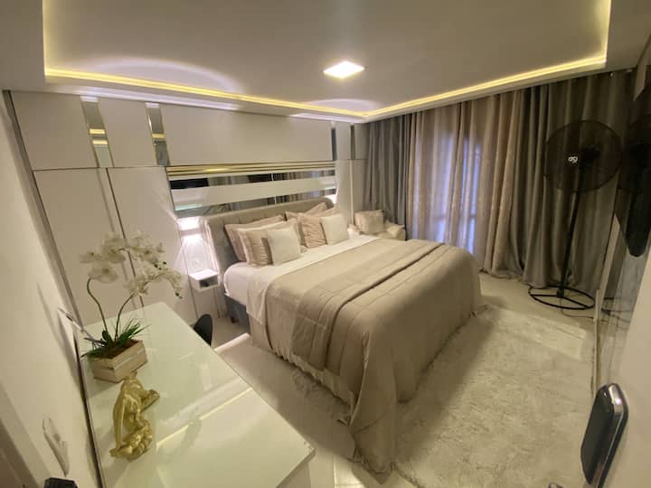 Suíte Privativa Com Estacionamento Incluso - Curitiba