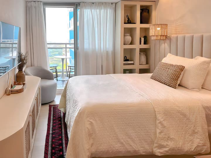 Boho Luxe Studio In Azure Resort Residences - Bacolor