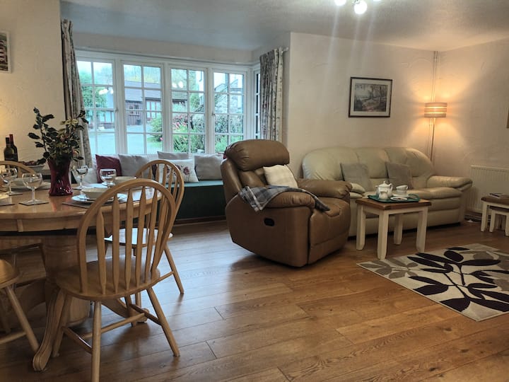 Rural, Family-friendly Cottage - Accepts Dogs - Devon