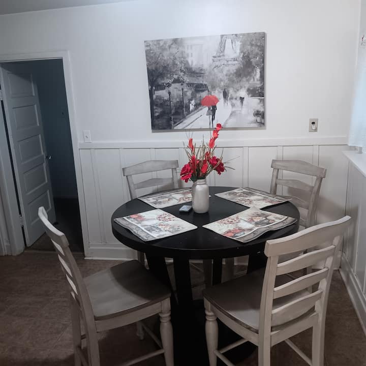 Comfortable And Charming - Red Bluff, CA