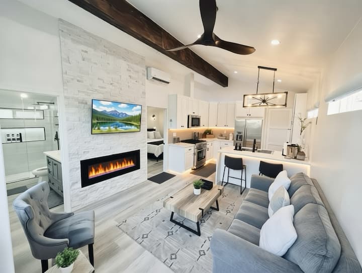Luxe Private Retreat• King Bed•workspace•patio - Los Angeles, CA