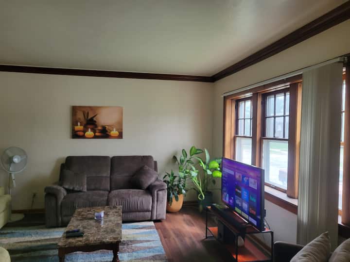 Cozy, King/queen Bed, 2 Bedroom. - Hammond, IN