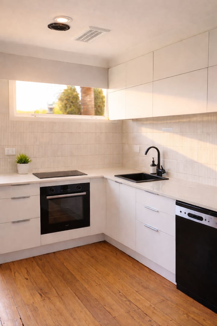 1-bedroom Apartment With Parking In Prime Location - New Zealand