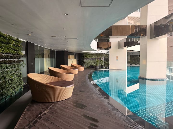 1 Bedrooms W Balcony +Netflix Makati City View - Makati
