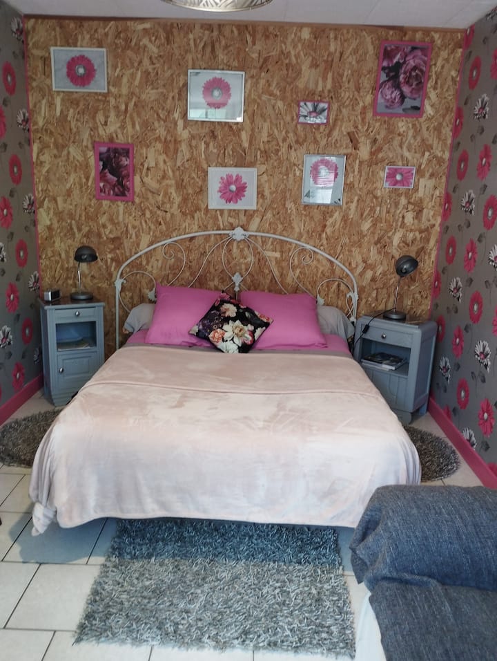 Chambre Agréable Au Calme Dans Le Jardin - Sancoins