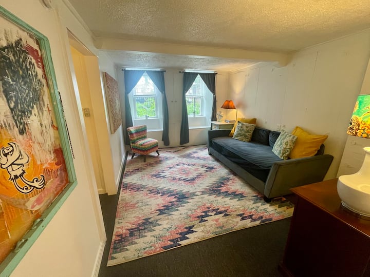 Sunny Garden Apartment In West Logan Square - Chicago, IL