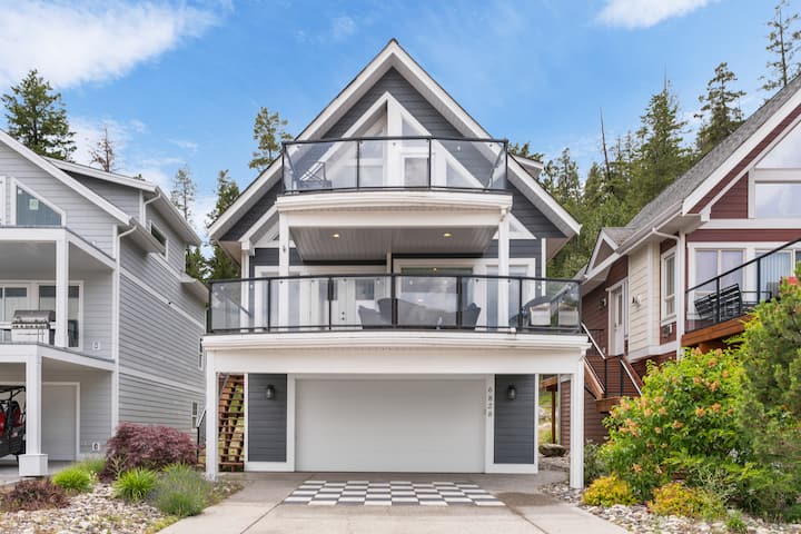 Stunning 3 Bedroom Home With Lake/forest Views! - Lake Country