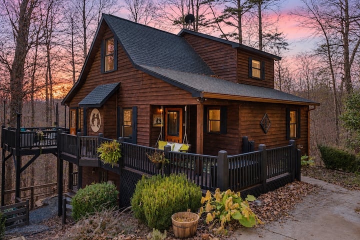 Fully-fenced W/pool & Resort Access, Pet-friendly - Ellijay