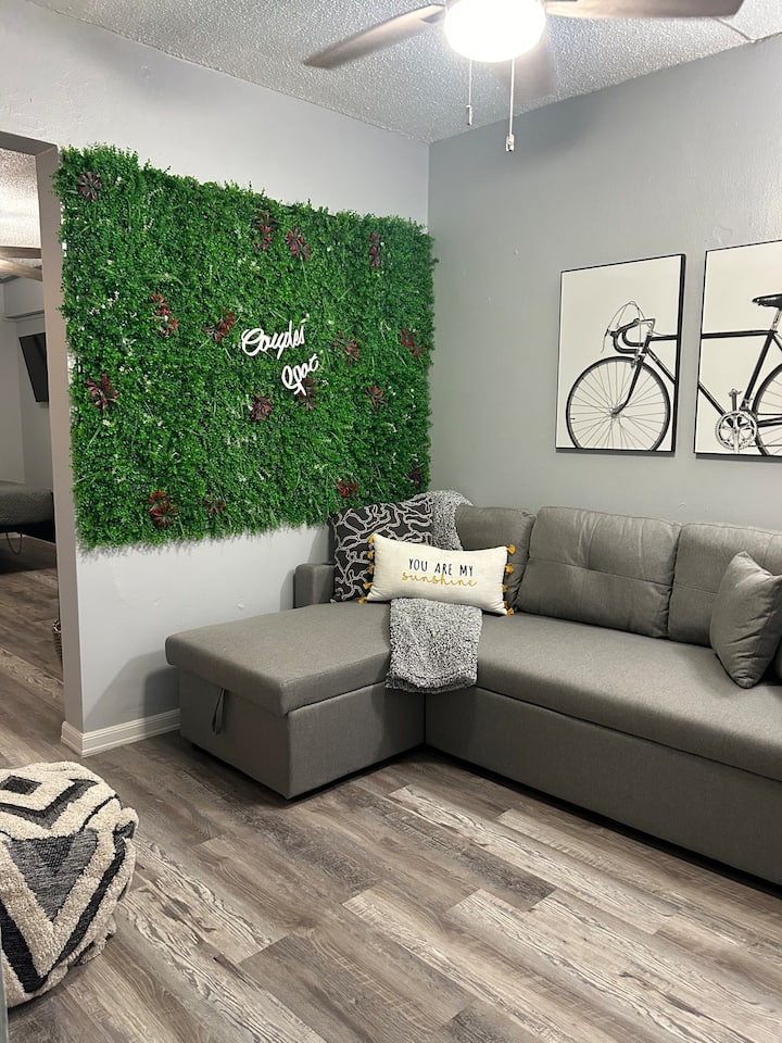 ꕤ Couple's Spot 
Very Private Work Or Leisure. - Levittown