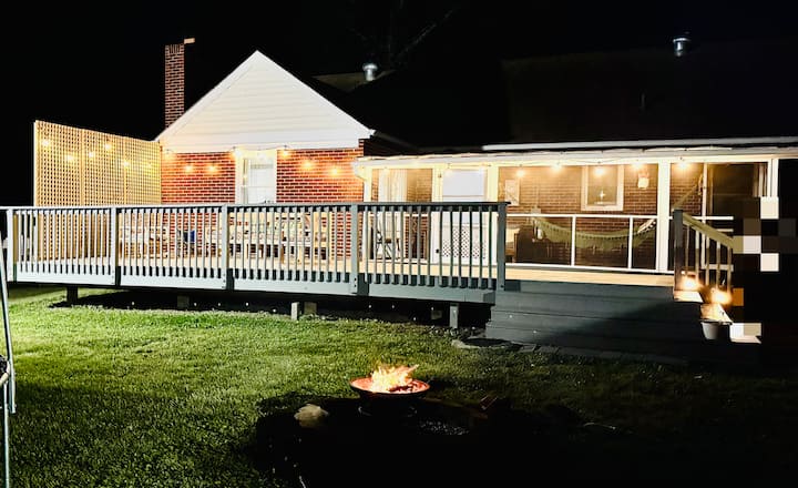 Sleeps 9 · Private Yard · Firepit · New Baths 2026 - Richmond, VA