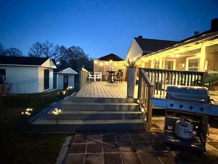 Sleeps 9 · Private Yard ·Firepit · Feels Like Home - Chesterfield, VA