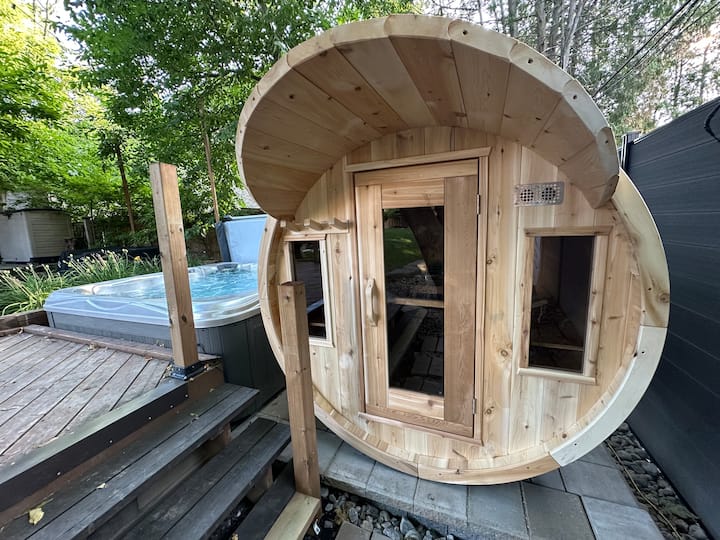 Botanical Garden 4 Bedroom Home W/ Hot Tub & Sauna - Toronto