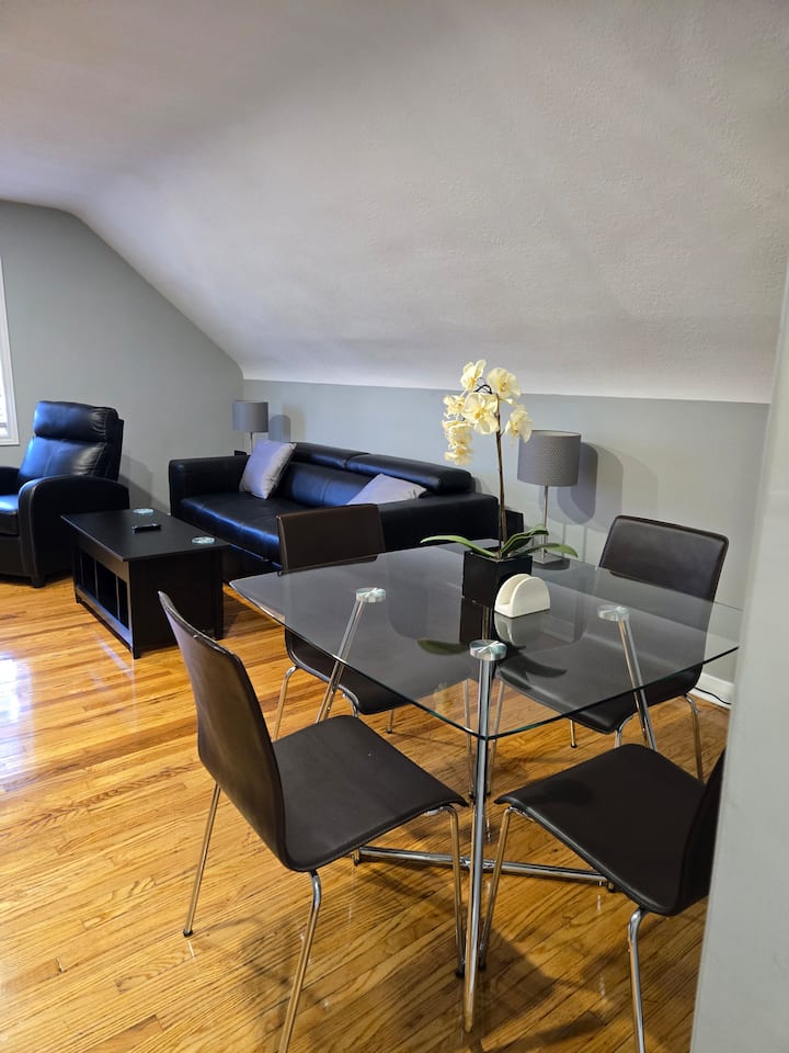 Park And Walk To Juravinski Hospital. - Hamilton