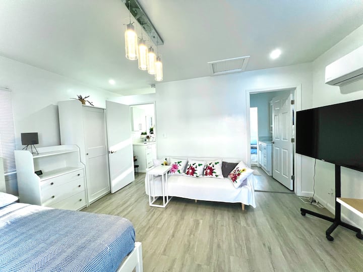 Near Usc Efficient 2b House-patio/parking/laundry. - Los Angeles, CA