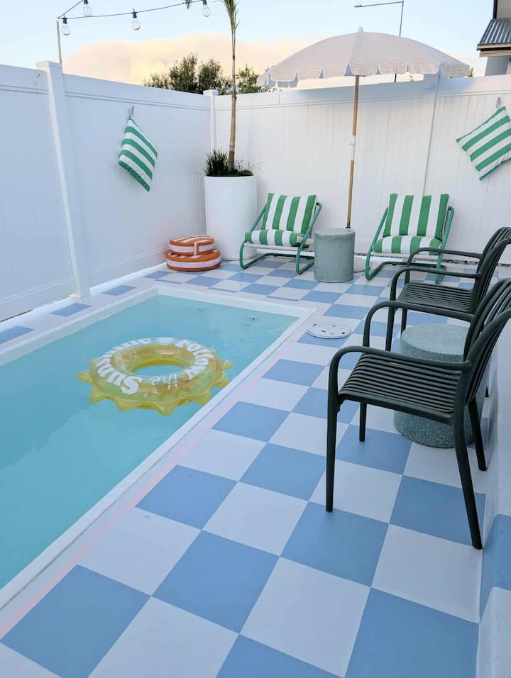 Dog Friendly Colourful Oasis With A Pool! - Aussie World, Palmview