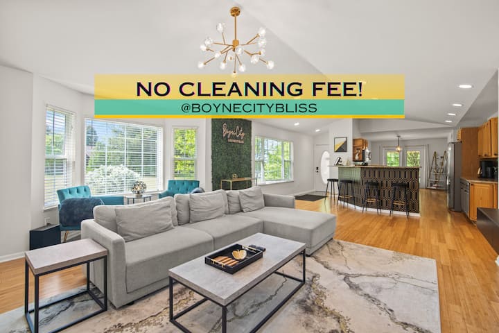 "Delight" Bold & Bougie! Sleeps 12! Downtown Boyne - Boyne City, MI