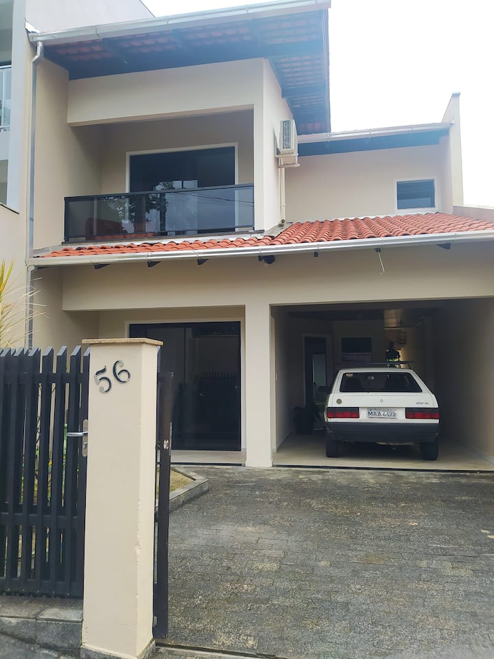 Sobrado Com 03 Quartos Em Blumenau (120 M²) - Blumenau