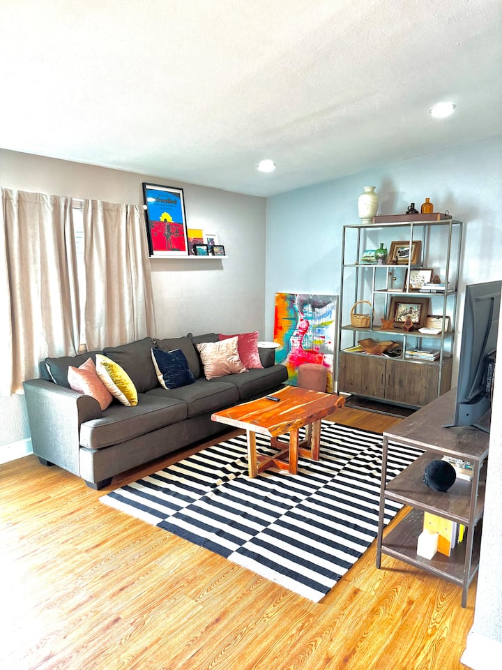 Charming 2br Hideaway Near Soco & Downtown - Austin