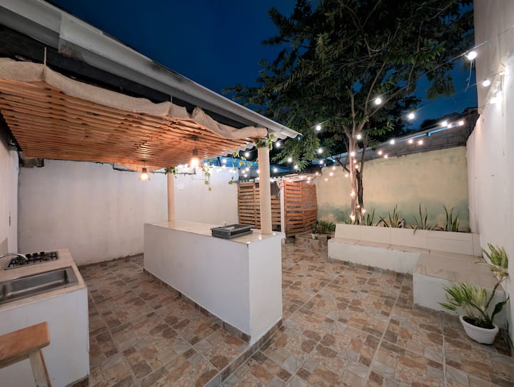 Full House Near The Airport And The Walled City - Cartagena