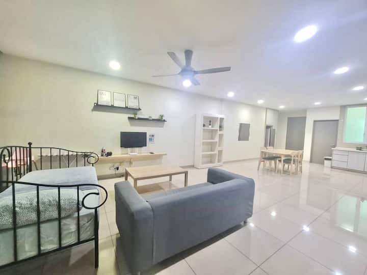 10pax Spacious Gathering Unit Setapak Central Mall - Pahang