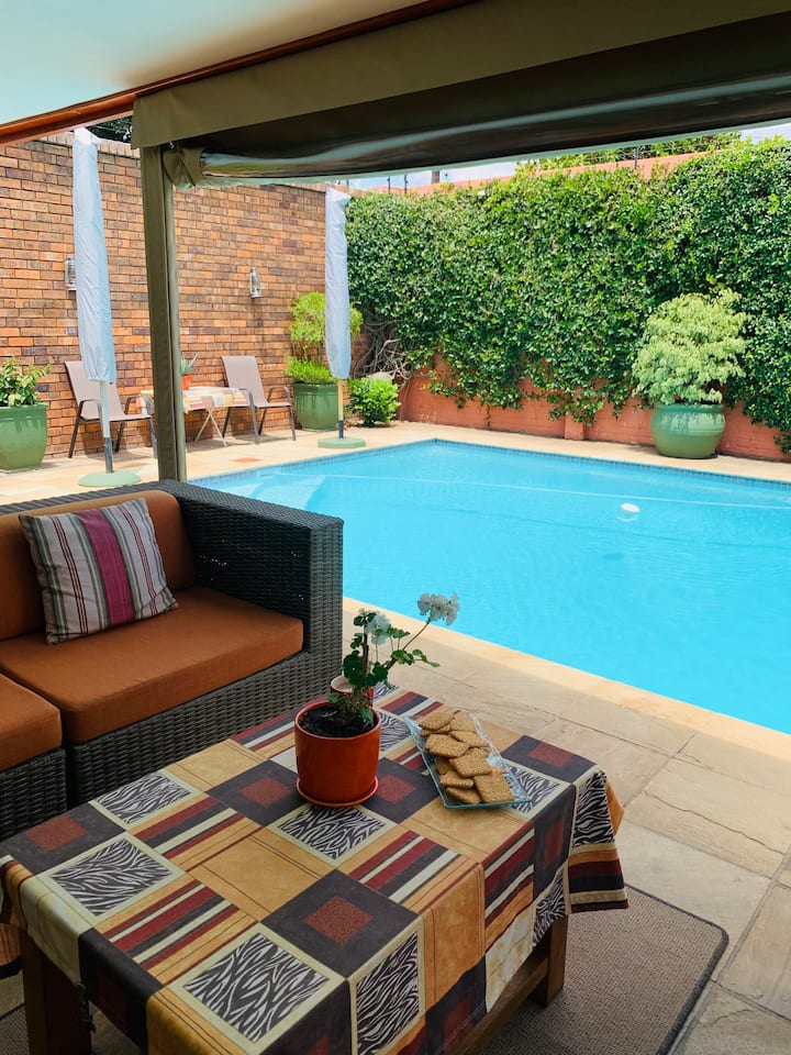 Nic’s Parkhurst Gem: Warm And Welcoming Stay. - Randburg