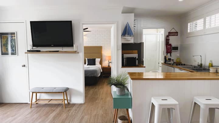 Tranquil Pool View - 道格拉斯港