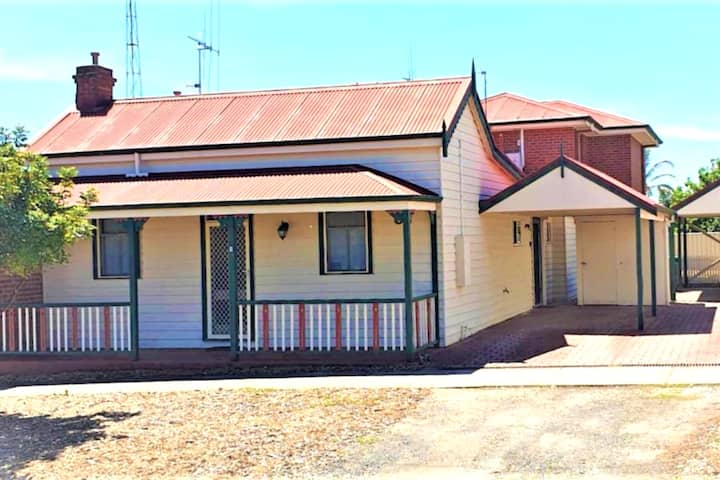 Kennington One/1 King Bed/ 2 Bathroom/pets/ Wi-fi. - Bendigo