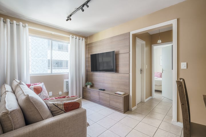 Apê| 2 Quadras Da Praia C/ Ar Condicionado(6 Hosp) - Balneário Camboriú