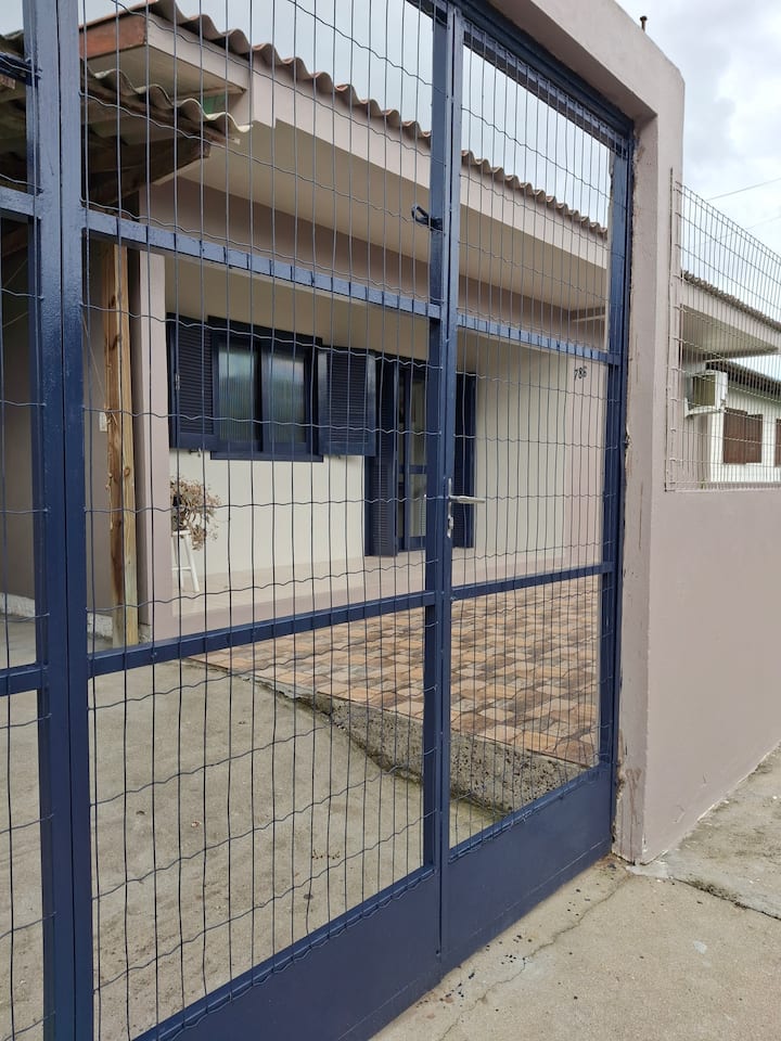 Casa Agradável Para Seus Dias De Lazer Na Praia. - Torres