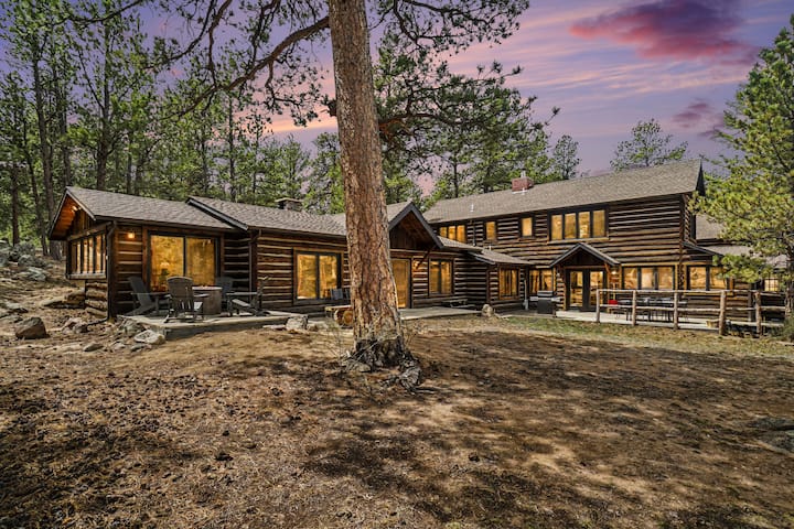 Coach House - Crocker Ranch - Pet Friendly Cabin - Estes Park, CO