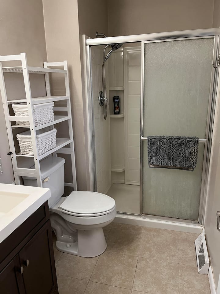 Master Bedroom With Private Bathroom - Pendleton, IN