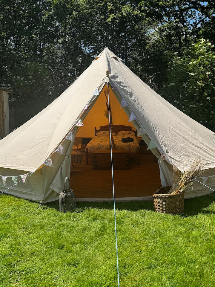 Delightful Bell Tent In Peaceful Countryside - イギリス ホーシャム
