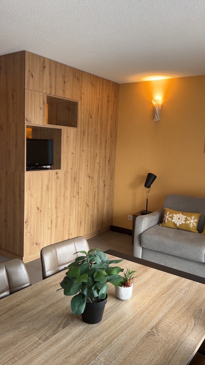 Joli Studio Rénové Avec Terrasse - Jausiers