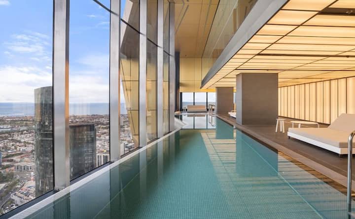 2 Bed 2 Bath, Breathtaking 63rd Floor Bay View Apt - Melbourne