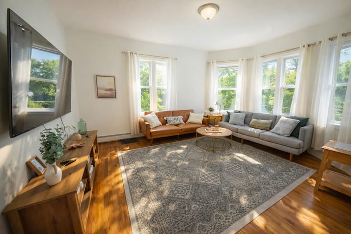 2bdr-walk To Tufts & Train, 10 Min Drive To Boston - Belmont, MA