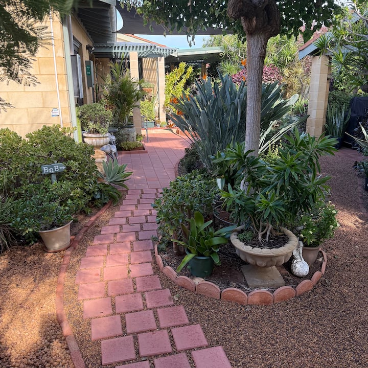 Delightful Self-contained Unit Centrally Located - Geraldton