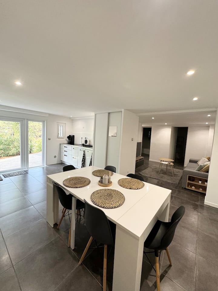 Appartement Indépendant, En Rez-de-villa - La Garde