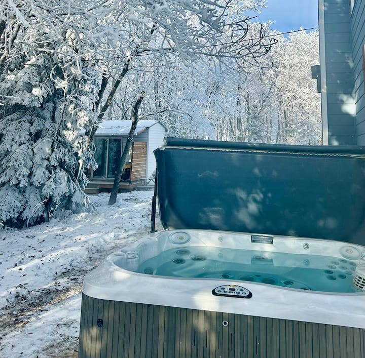 Cozy Rustic Cabin + Hot Tub Under The Stars - Alberta