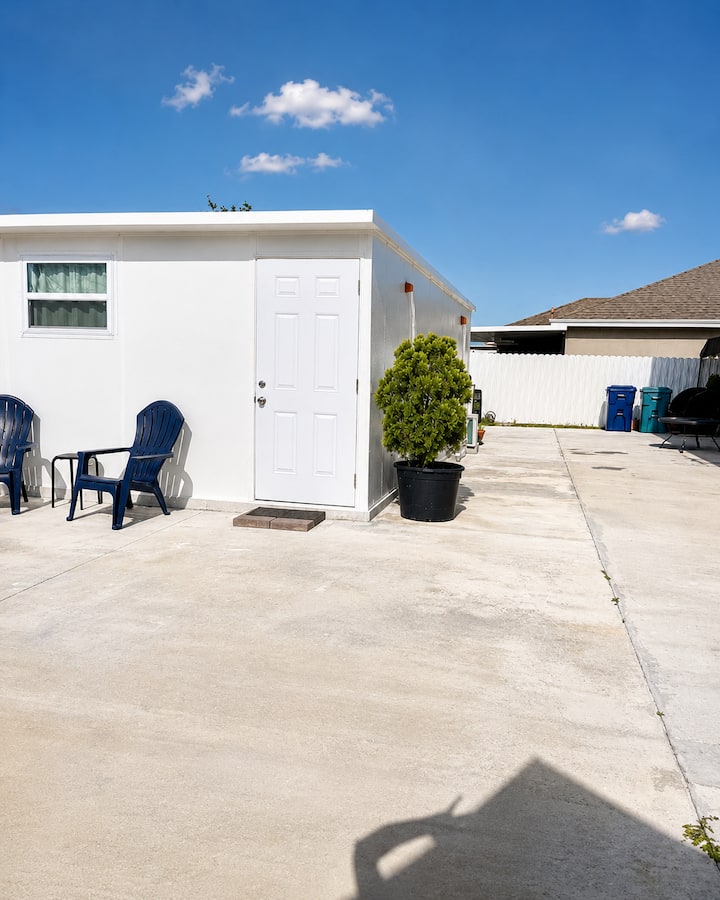 Cozy Private Guest Studio, Self Check-in & Parking - Homestead, FL