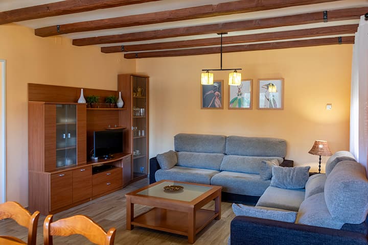 Casa Con Amplio Jardín - Íscar